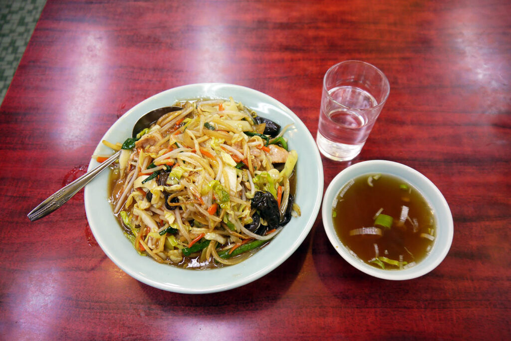 【幻影グルメ】ワンピースのルフィ声優の田中真弓さんが大絶賛「ルフィ炒飯」が激ウマ | クドウ秘境メシ